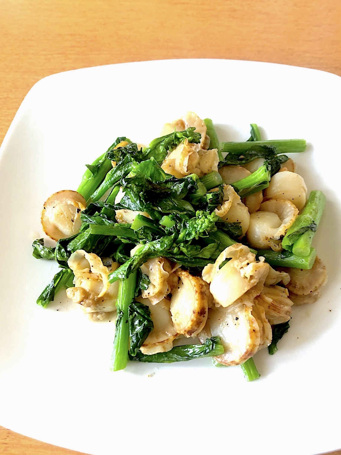 菜の花とベビーホタテ塩コショウ炒め みずほシェフのレシピ | SHAREDINE