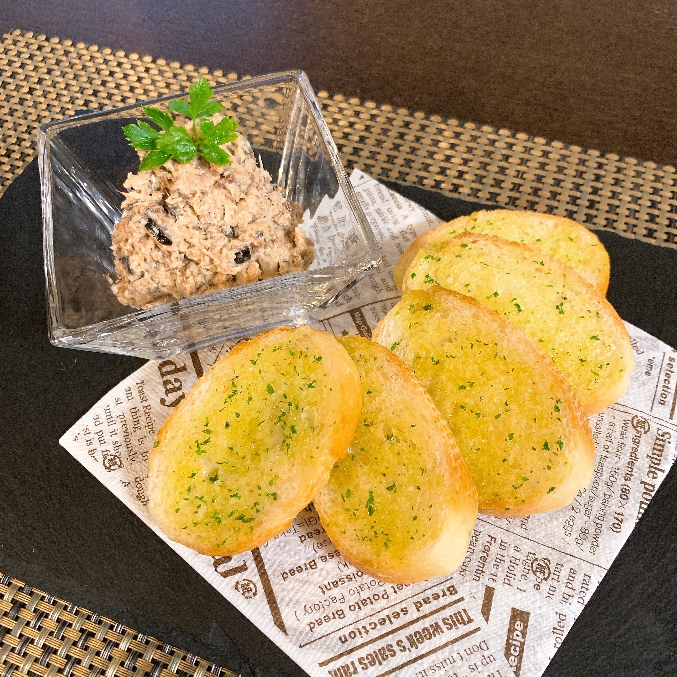鯖缶で作る簡単テリーヌ〜ガーリックトーストと共に〜 千葉雅史シェフのレシピ | SHAREDINE