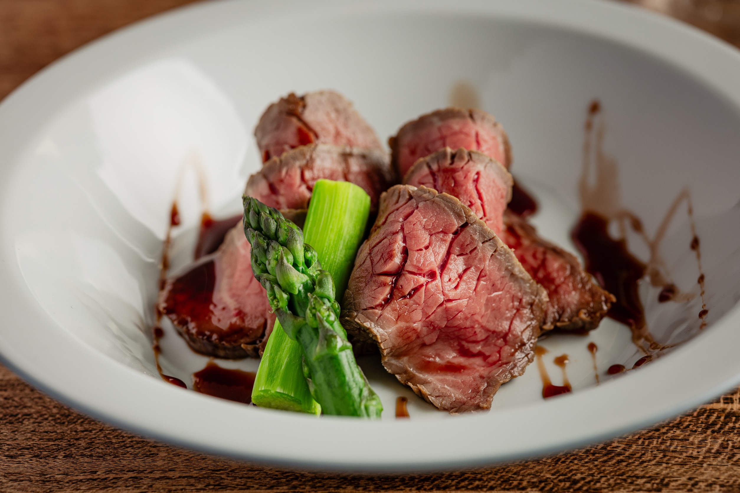 しっとり柔らか!!低温調理のローストビーフ 🥈yutakaシェフのレシピ | SHAREDINE