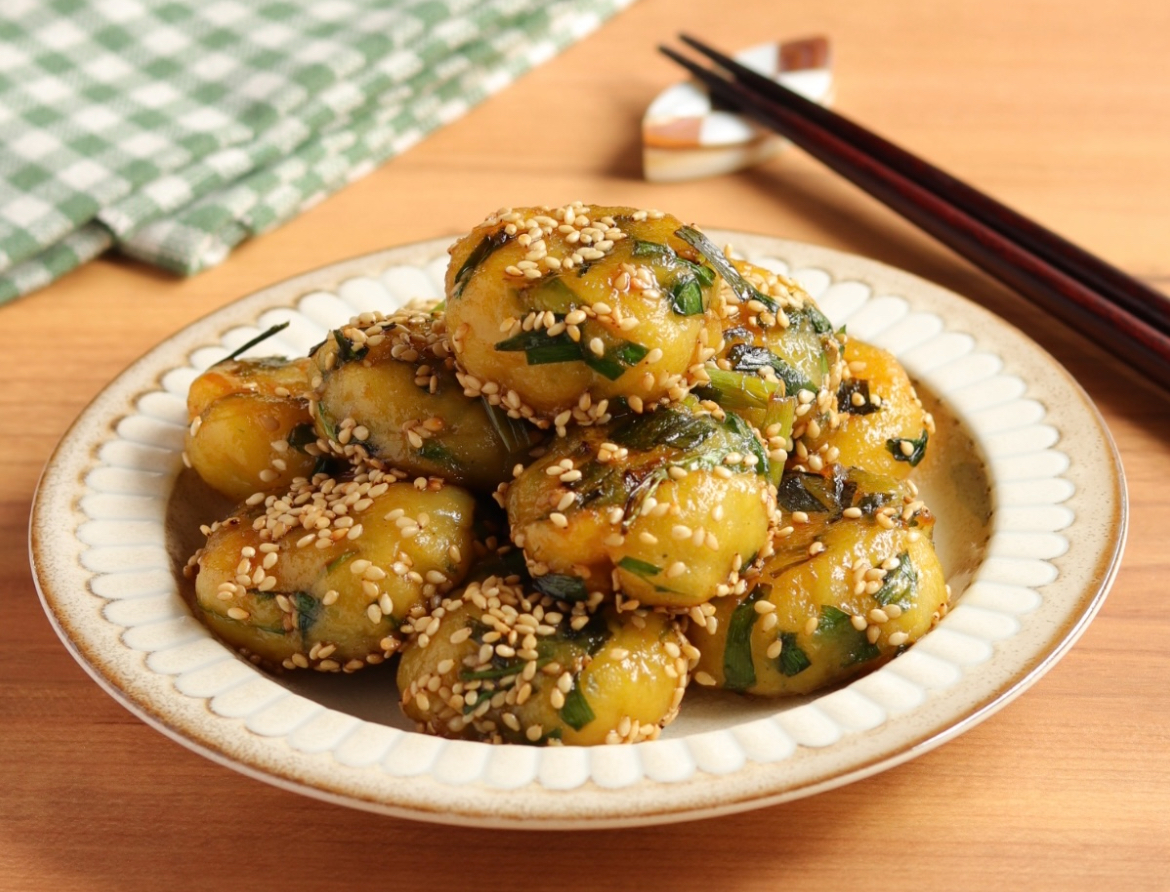 もちもち♪ニラ入りじゃがもち 夢シェフのレシピ | SHAREDINE